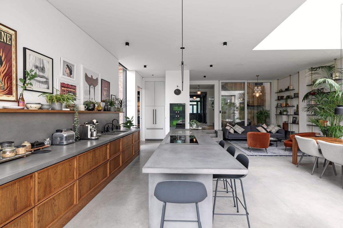 Cloak House - Lazenby